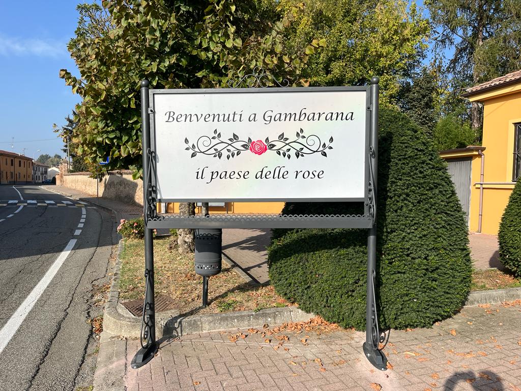 Gambarana: cartelli per celebrare il "paese delle rose" - Vigevano24.it