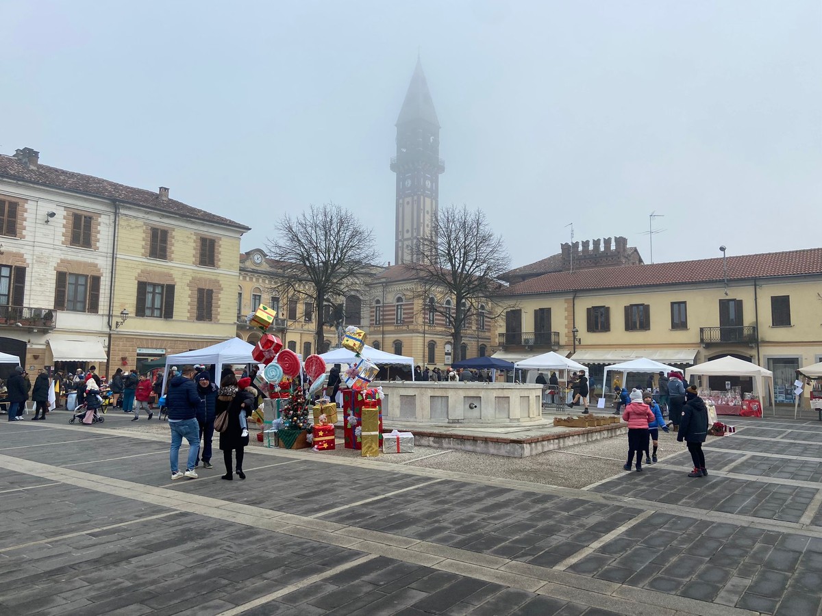 Mede: grande successo per i mercatini di Natale in piazza della ...