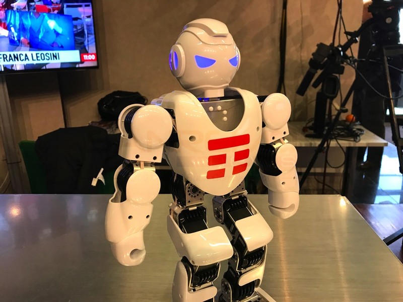 #Sanremo2018: il Robot Tim è la mascotte della sala stampa Ariston Roof ...